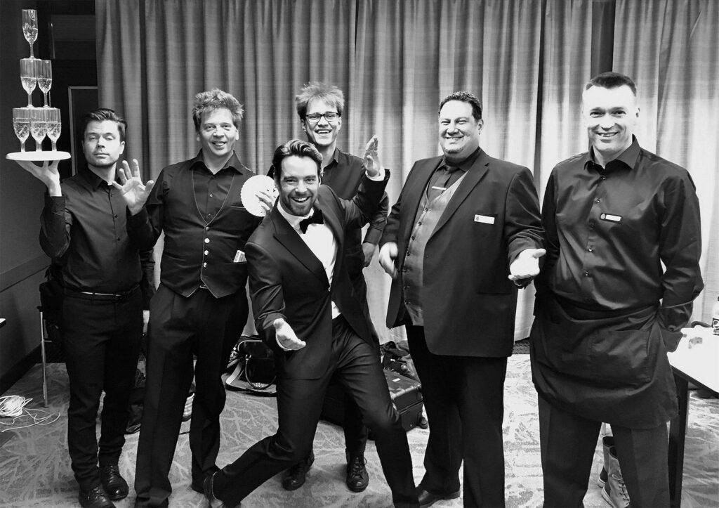 Taikovat tarjoilijat | Christian Engblom